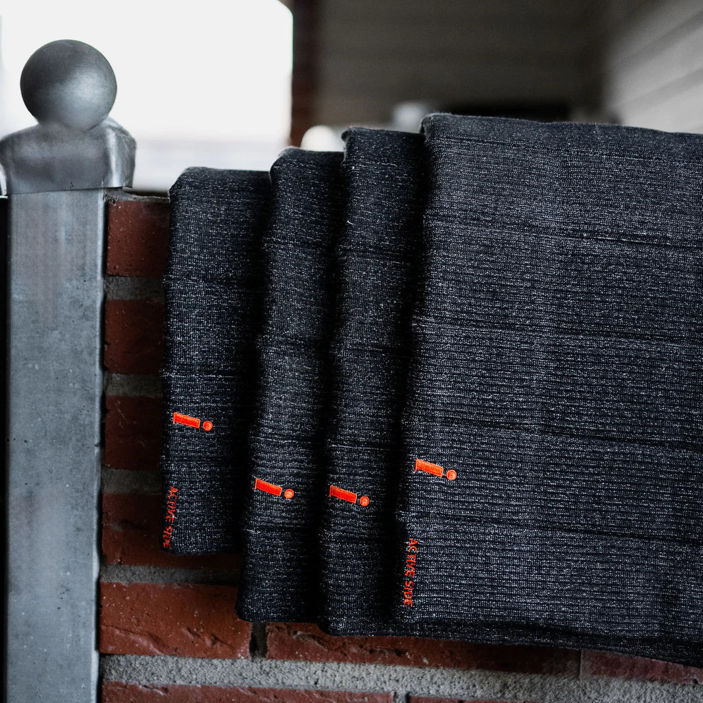 INCREDIWEAR - Circulation Standing Wraps Black – Calgary Saddlery INCREDIWEAR - Circulation Standing Wraps Black – Calgary Saddlery
